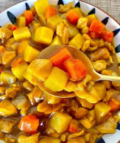 咖喱鸡翅土豆怎么做_咖喱鸡翅土豆需要炖多久-第1张图片-山城妙识 咖喱鸡翅土豆怎么做_咖喱鸡翅土豆需要炖多久-第1张图片-山城妙识