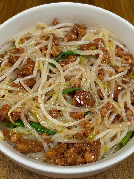 猪肉炒黄豆芽怎么炒好吃_黄豆芽要不要焯水-第1张图片-山城妙识 猪肉炒黄豆芽怎么炒好吃_黄豆芽要不要焯水-第1张图片-山城妙识