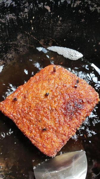 炸扣肉起泡怎么办_扣肉炸起泡的正确方法-第1张图片-山城妙识 炸扣肉起泡怎么办_扣肉炸起泡的正确方法-第1张图片-山城妙识