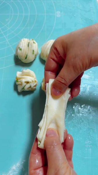 花卷怎么卷_三种拧法图解-第2张图片-山城妙识