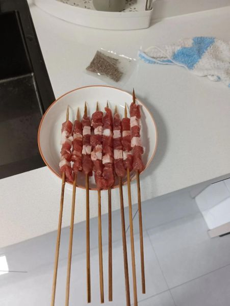 微波炉烤肉串会滋啦油_如何避免油爆-第2张图片-山城妙识