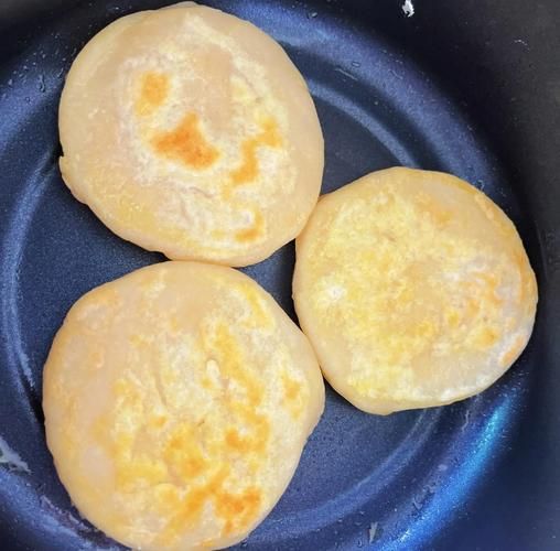煎糯米粉饼怎么做_糯米粉饼不粘锅技巧-第3张图片-山城妙识