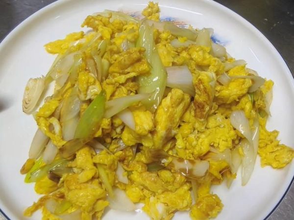 大葱炒鸡蛋怎么做_大葱炒鸡蛋家常做法-第3张图片-山城妙识
