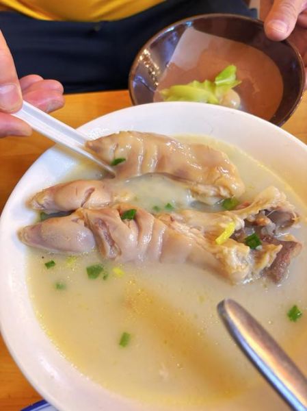 猪脚汤搭配什么食材煲汤_猪脚汤和什么一起炖最补-第1张图片-山城妙识 猪脚汤搭配什么食材煲汤_猪脚汤和什么一起炖最补-第1张图片-山城妙识