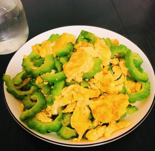 苦瓜怎么炒好吃_苦瓜炒蛋的做法-第1张图片-山城妙识 苦瓜怎么炒好吃_苦瓜炒蛋的做法-第1张图片-山城妙识