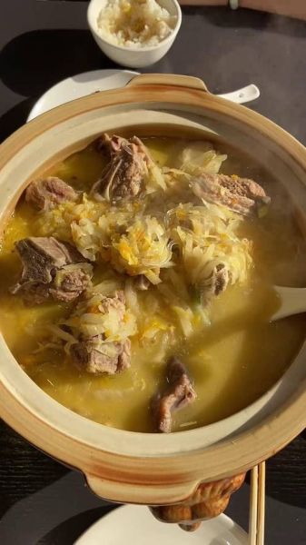 清汤酸菜炖排骨怎么做_酸菜炖排骨用哪种酸菜-第1张图片-山城妙识