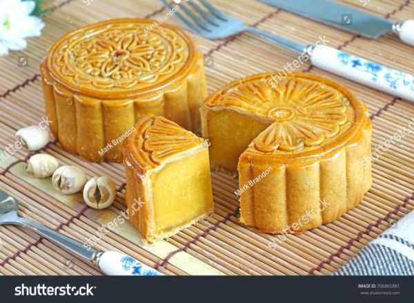 traditional_mooncake_flavors_vs_modern_varieties-第1张图片-山城妙识