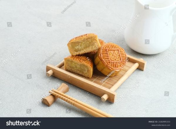 traditional_mooncake_flavors_vs_modern_varieties-第2张图片-山城妙识