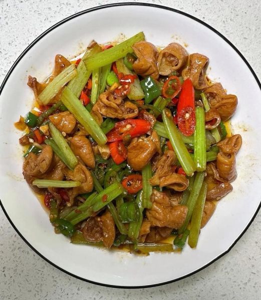 炒大肠怎么炒才好吃_猪大肠去腥技巧-第1张图片-山城妙识