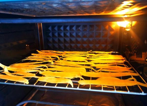 烤箱烤红薯片怎么做_烤箱烤红薯片温度时间-第2张图片-山城妙识 烤箱烤红薯片怎么做_烤箱烤红薯片温度时间-第2张图片-山城妙识