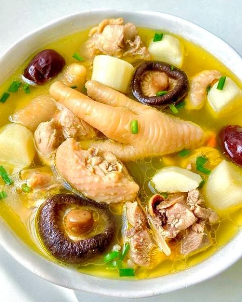 煲鸡汤用什么食材比较好_哪些配料能让鸡汤更鲜美-第2张图片-山城妙识 煲鸡汤用什么食材比较好_哪些配料能让鸡汤更鲜美-第2张图片-山城妙识