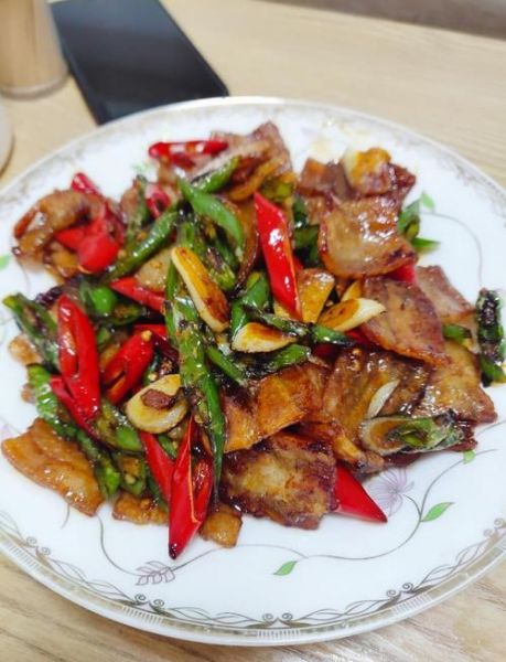 农家小炒肉不辣怎么做_不放辣椒的小炒肉做法-第1张图片-山城妙识