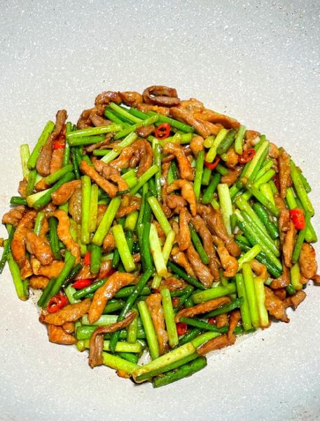 蒜苔炒肉丝怎么炒好吃窍门_蒜苔炒肉先炒蒜苔还是先炒肉-第2张图片-山城妙识 蒜苔炒肉丝怎么炒好吃窍门_蒜苔炒肉先炒蒜苔还是先炒肉-第2张图片-山城妙识