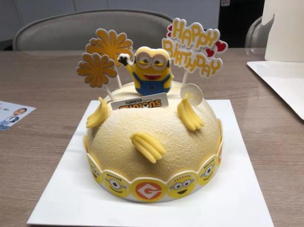 小黄人蛋糕简笔画怎么画_简笔画步骤教程-第2张图片-山城妙识