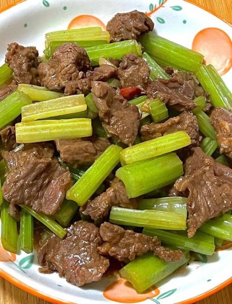 芹菜炒牛肉孕妇可以吃吗_孕妇吃芹菜炒牛肉注意事项-第1张图片-山城妙识 芹菜炒牛肉孕妇可以吃吗_孕妇吃芹菜炒牛肉注意事项-第1张图片-山城妙识