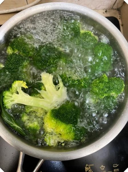 西兰花煮多久能熟_西兰花焯水几分钟最佳-第2张图片-山城妙识 西兰花煮多久能熟_西兰花焯水几分钟最佳-第2张图片-山城妙识