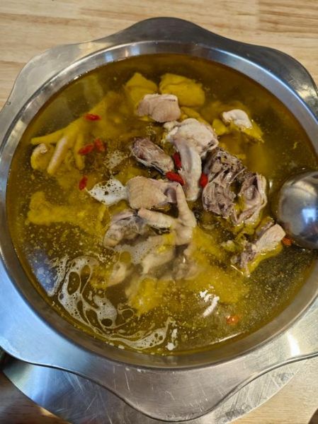 月子鸡汤怎么炖最有营养_月子鸡汤炖多久-第1张图片-山城妙识 月子鸡汤怎么炖最有营养_月子鸡汤炖多久-第1张图片-山城妙识