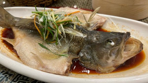 清蒸海鲈鱼怎么做才鲜嫩_清蒸海鲈鱼正宗做法-第2张图片-山城妙识 清蒸海鲈鱼怎么做才鲜嫩_清蒸海鲈鱼正宗做法-第2张图片-山城妙识