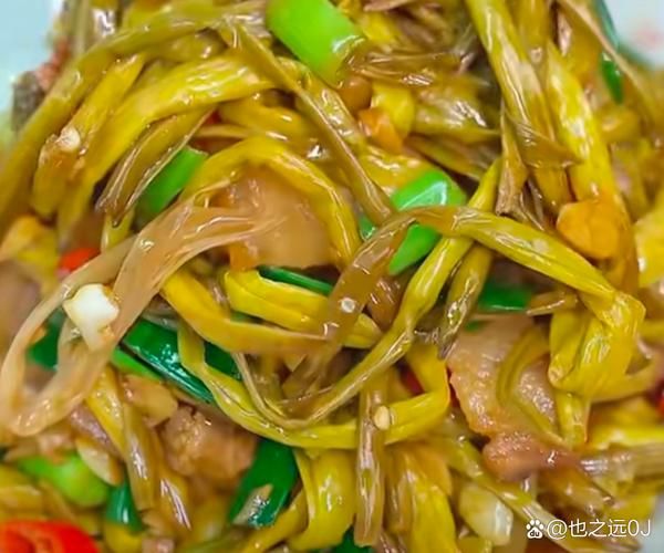 鲜黄花菜炒肉怎么做_鲜黄花菜炒肉用焯水吗-第3张图片-山城妙识 鲜黄花菜炒肉怎么做_鲜黄花菜炒肉用焯水吗-第3张图片-山城妙识