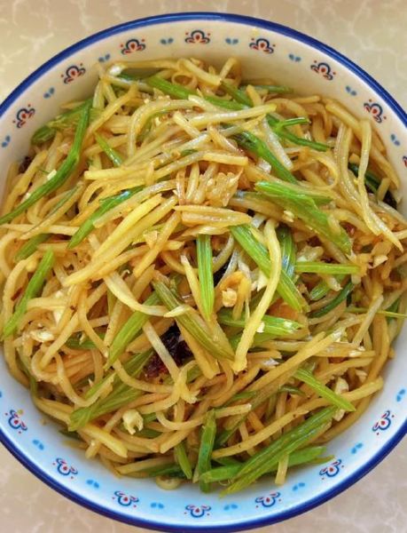 芹菜土豆丝怎么炒才脆_芹菜土豆丝焯水还是不焯水-第1张图片-山城妙识 芹菜土豆丝怎么炒才脆_芹菜土豆丝焯水还是不焯水-第1张图片-山城妙识