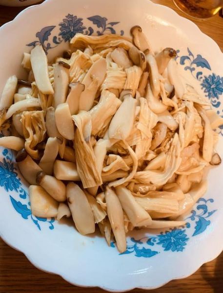 炒蘑菇不焯水会中毒吗_蘑菇焯水必要性-第2张图片-山城妙识 炒蘑菇不焯水会中毒吗_蘑菇焯水必要性-第2张图片-山城妙识