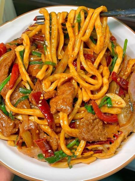 炒牛肉面怎么做好吃_炒牛肉面图片教程-第3张图片-山城妙识 炒牛肉面怎么做好吃_炒牛肉面图片教程-第3张图片-山城妙识