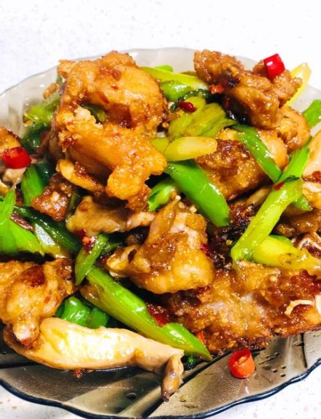 烧牛蛙怎么做好吃_牛蛙焯水还是直接下锅-第1张图片-山城妙识 烧牛蛙怎么做好吃_牛蛙焯水还是直接下锅-第1张图片-山城妙识