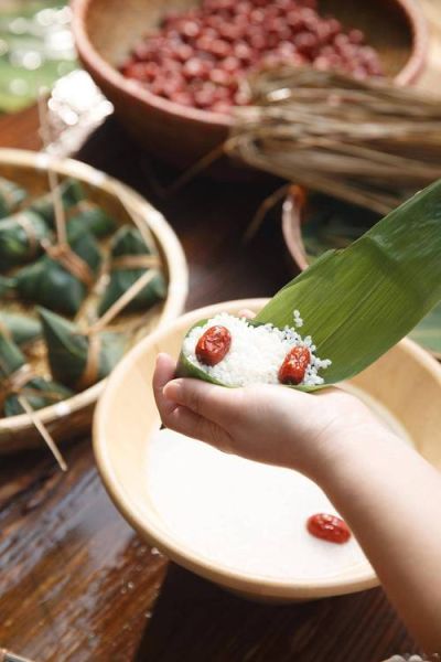 包粽子的米要泡多久_糯米泡多久才好吃-第3张图片-山城妙识 包粽子的米要泡多久_糯米泡多久才好吃-第3张图片-山城妙识