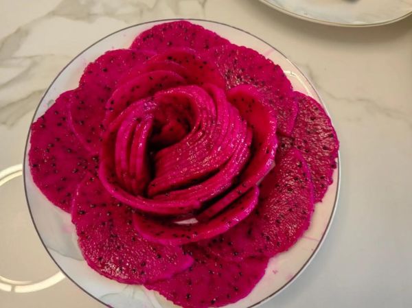 火龙果怎么切好看_火龙果切法摆盘教程-第3张图片-山城妙识 火龙果怎么切好看_火龙果切法摆盘教程-第3张图片-山城妙识