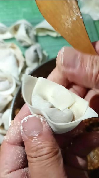 馄饨怎么包好看_花样馄饨包法视频教程-第3张图片-山城妙识 馄饨怎么包好看_花样馄饨包法视频教程-第3张图片-山城妙识