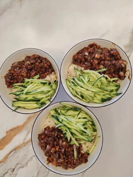 简易炸酱面怎么做_炸酱面家常做法步骤-第2张图片-山城妙识