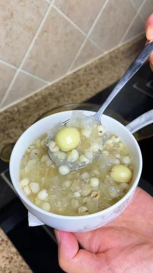 西米银耳羹怎么做_西米银耳羹的功效与禁忌-第2张图片-山城妙识 西米银耳羹怎么做_西米银耳羹的功效与禁忌-第2张图片-山城妙识